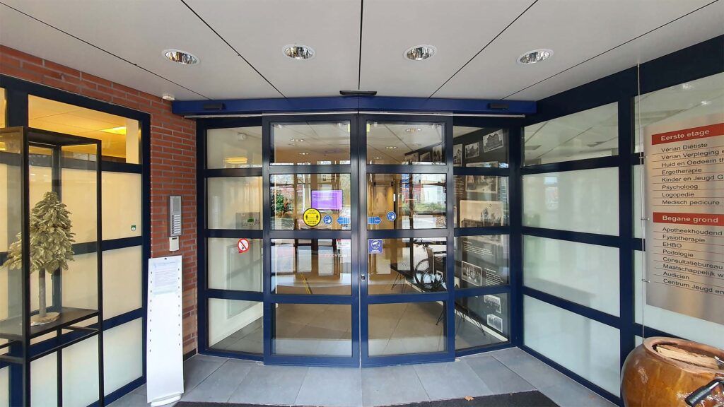 Gebogen schuifdeuren | Entrance Deuren